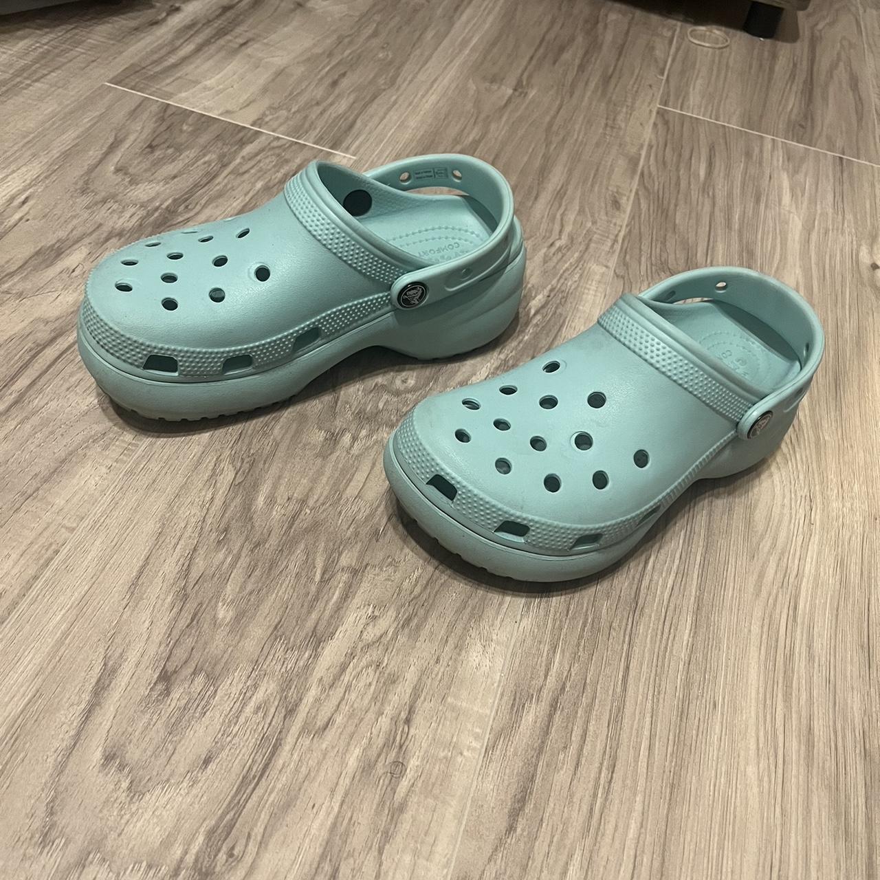 Platform (2 in) crocs size 6 women blue - Depop