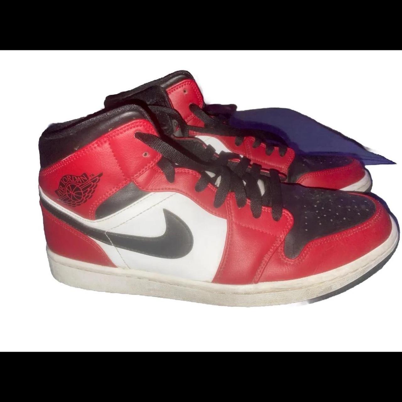 Nike Air Jordan 1 Mids chicago black toe Size 9. NO... - Depop