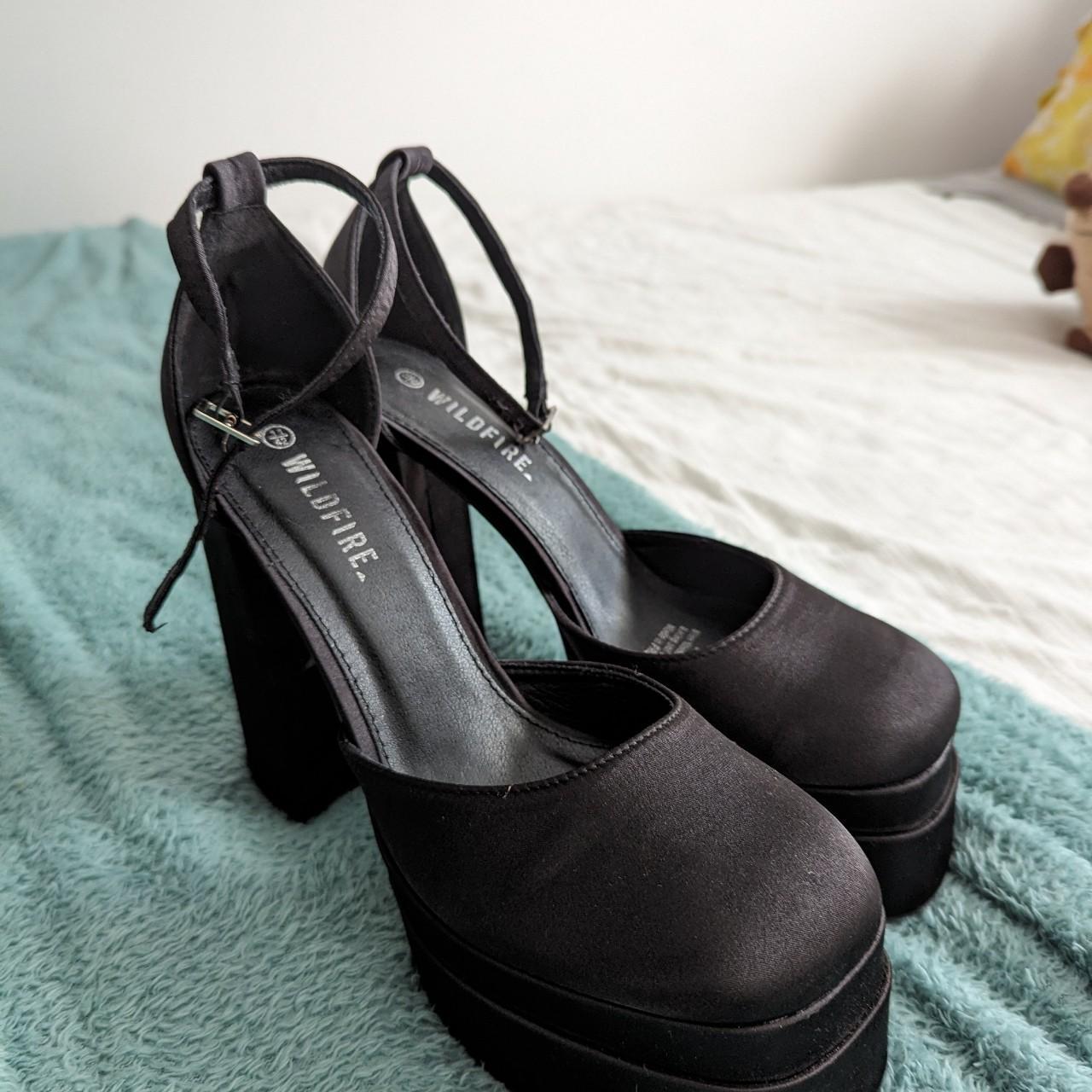 Wildfire black platform heels - Depop