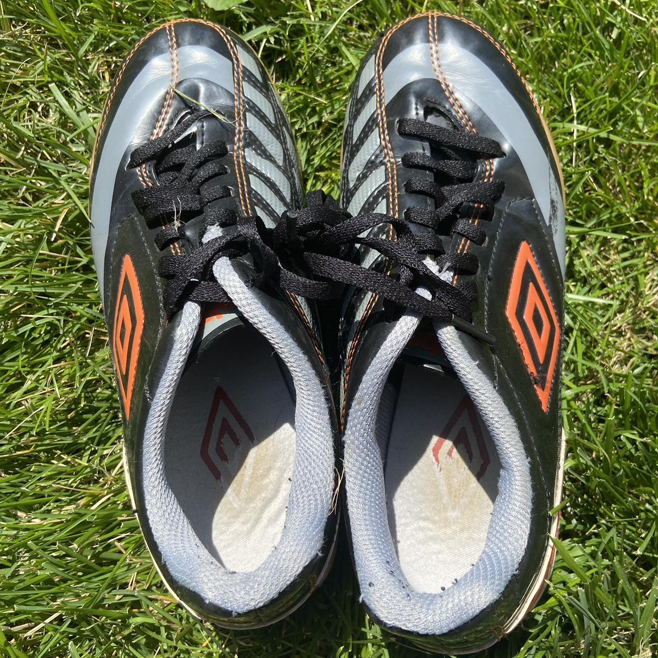 Kids Size 5.5Y Umbro Indoor Soccer Cleats, a little... - Depop