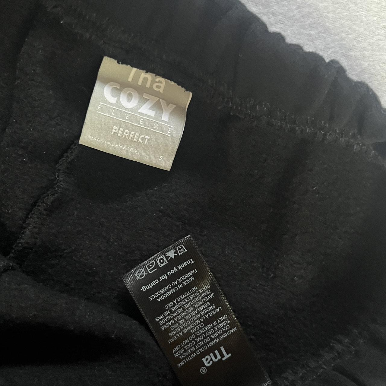 Aritzia Women's Black Shorts | Depop