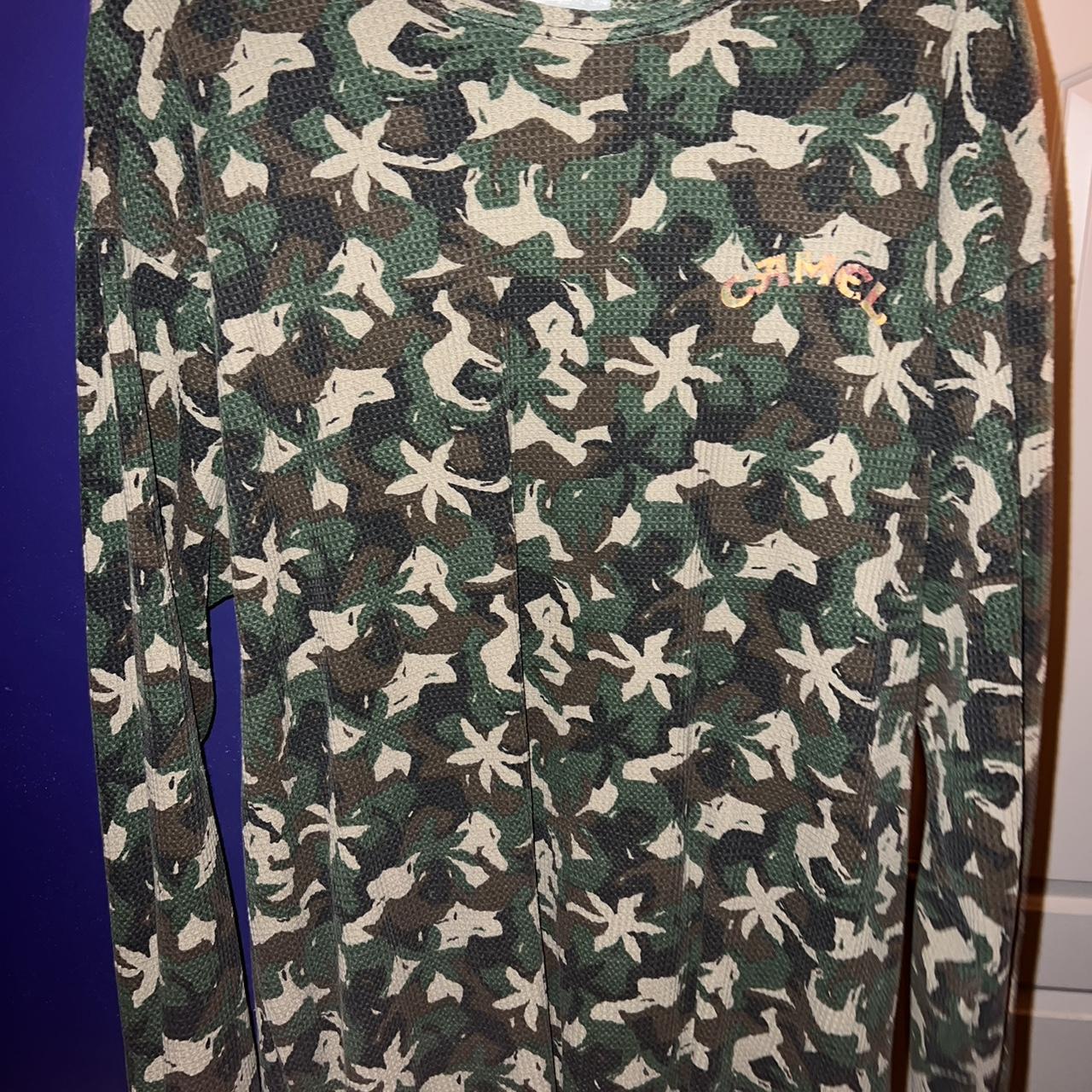 Camo Camel cigarette T-shirt - Depop