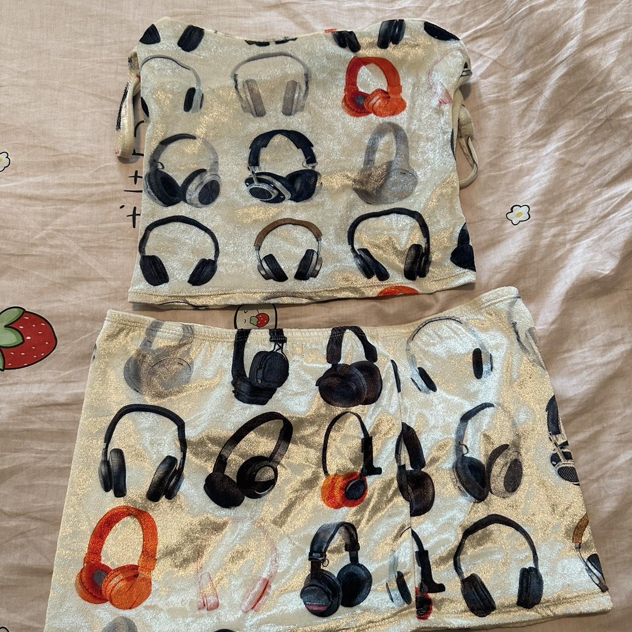 Omighty headphone set! top: M bottom: L (must be... - Depop