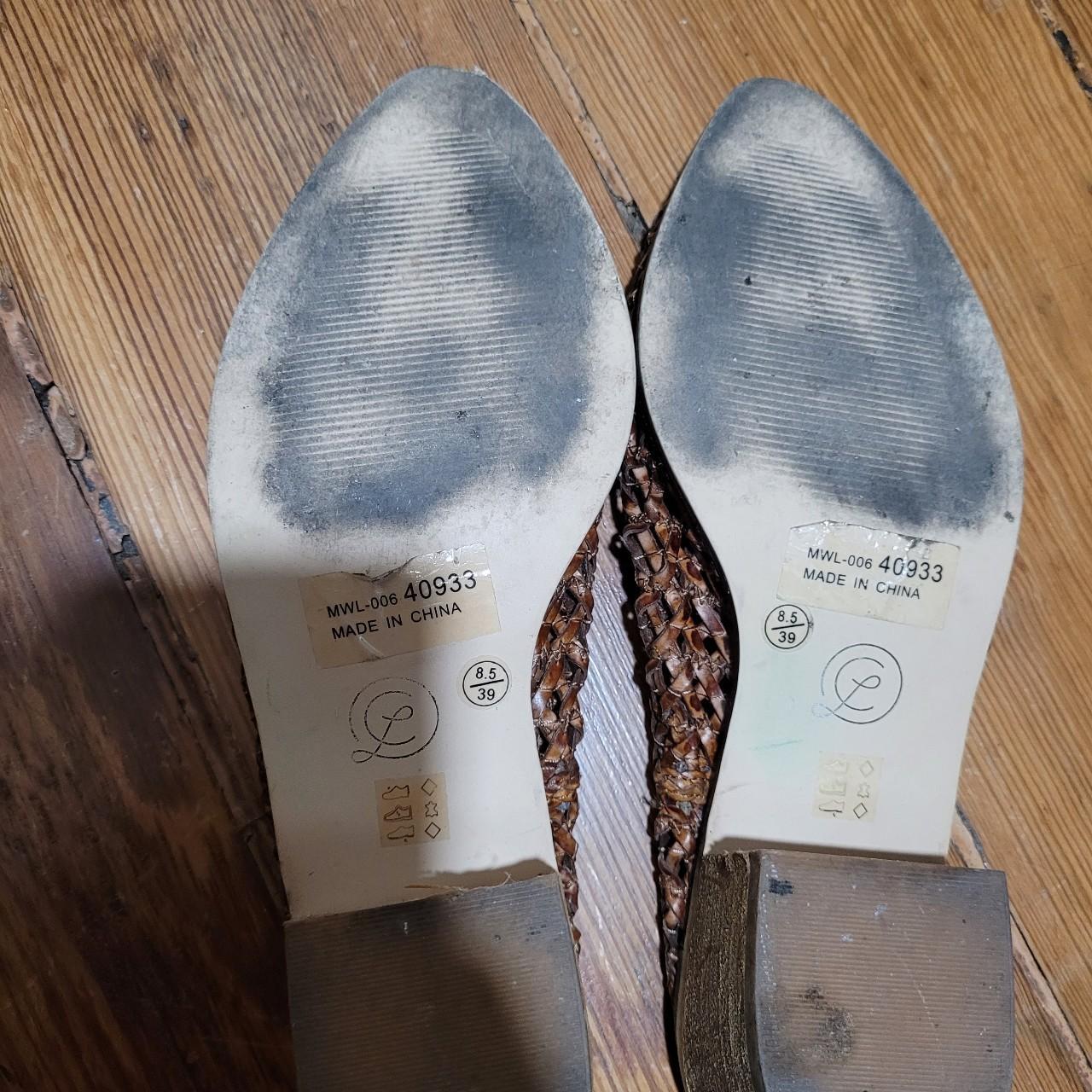 Super cute Chinese laundry slip ons; look super cute... - Depop