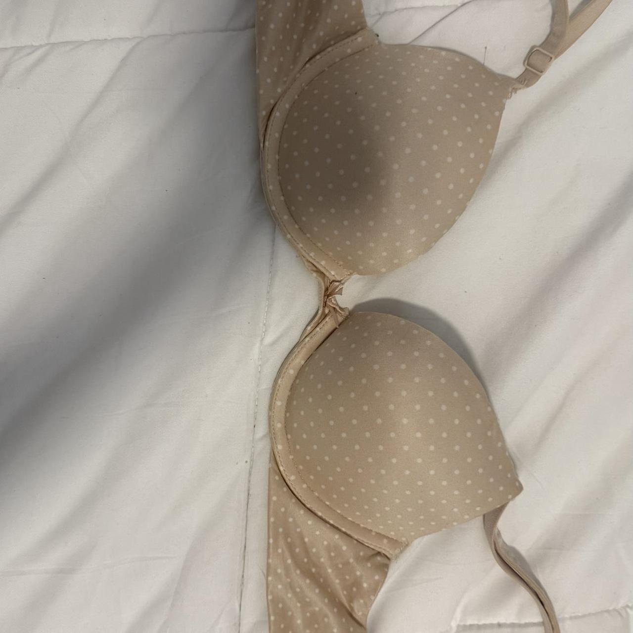 victoria’s secret bra 34 A the clasp comes undone... | Depop