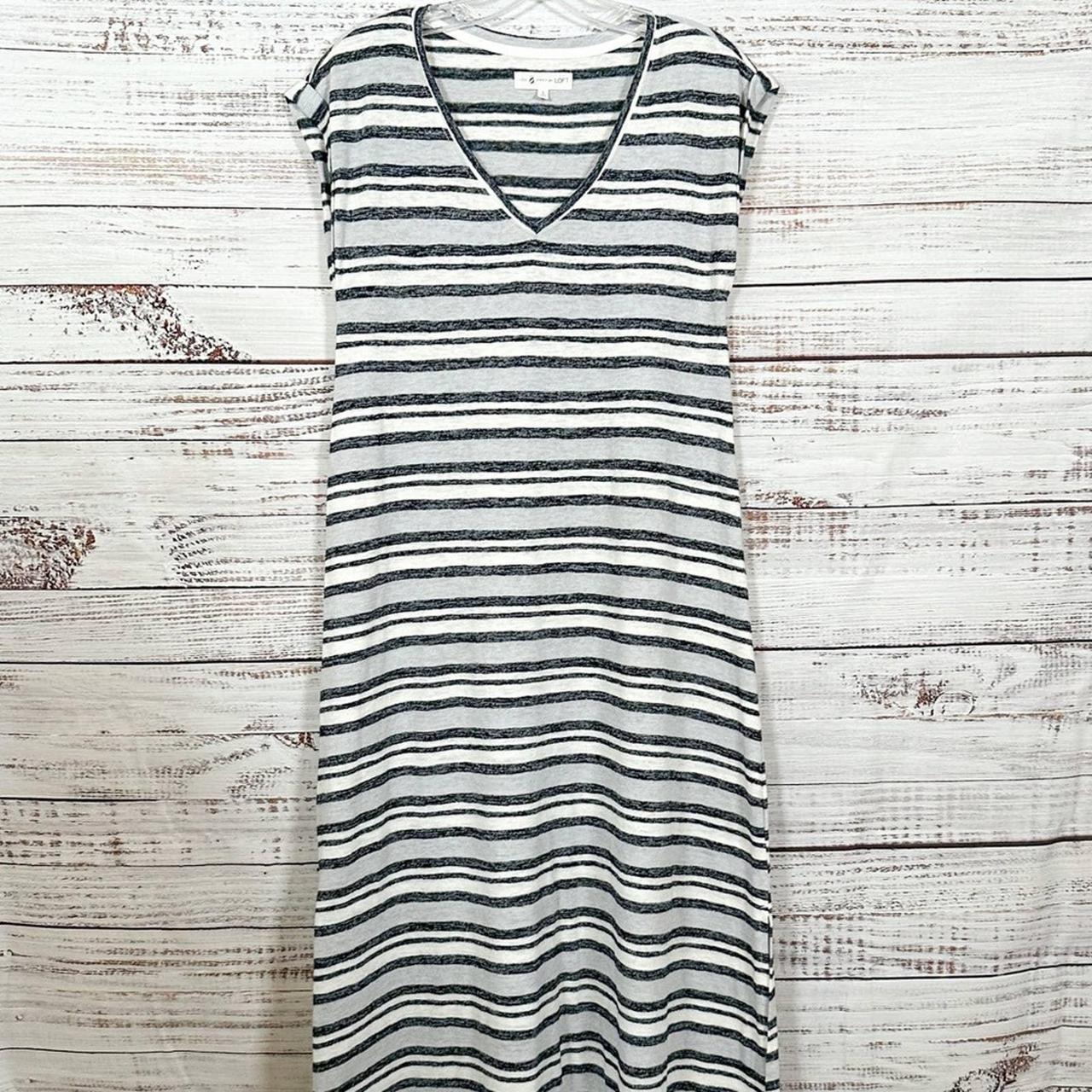 Lou & Grey Women's Grey and White Dress | Depop