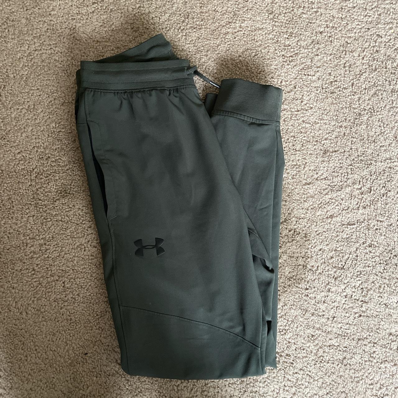 Under armour sweatpants In great condition Size... - Depop