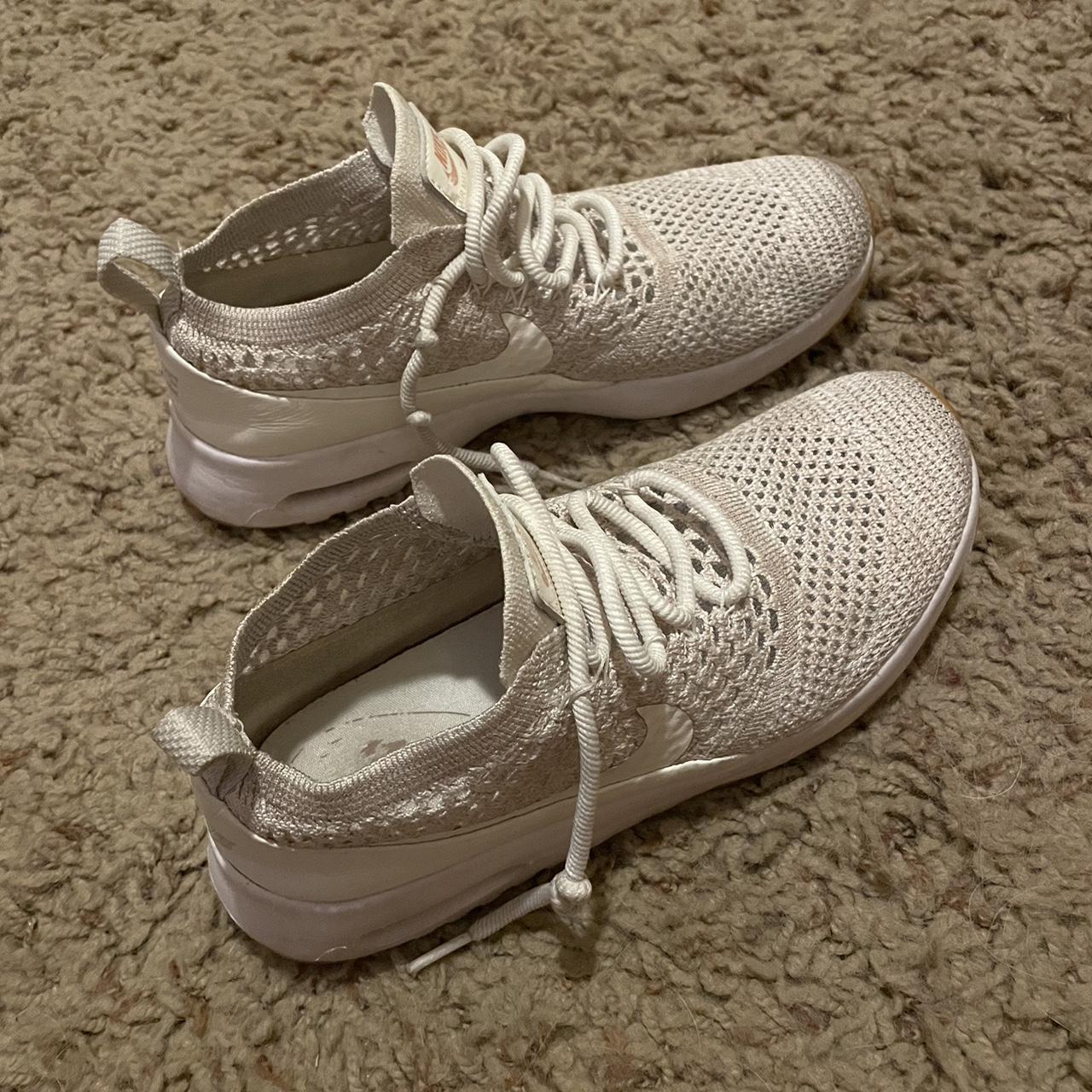 Nike Women's Cream Trainers | Depop