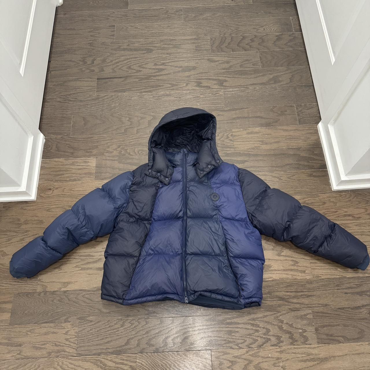 Navy blue puffer jacket KITH - Depop