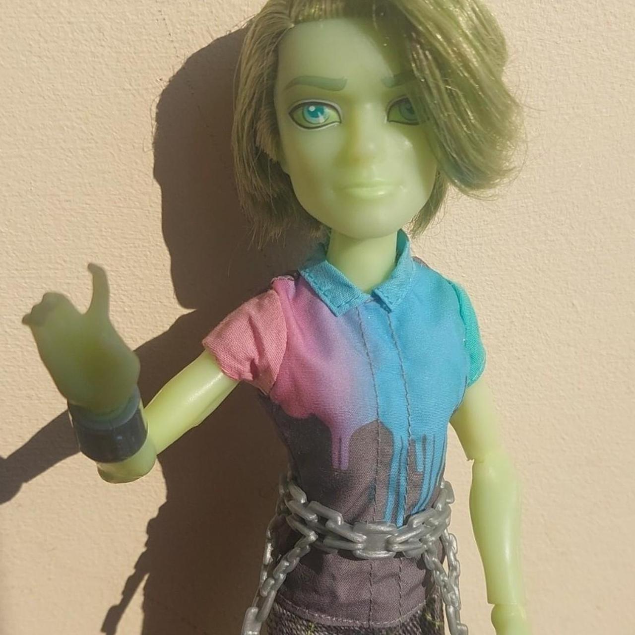 Monster high "haunted" Porter (paintergiest) geiss... - Depop