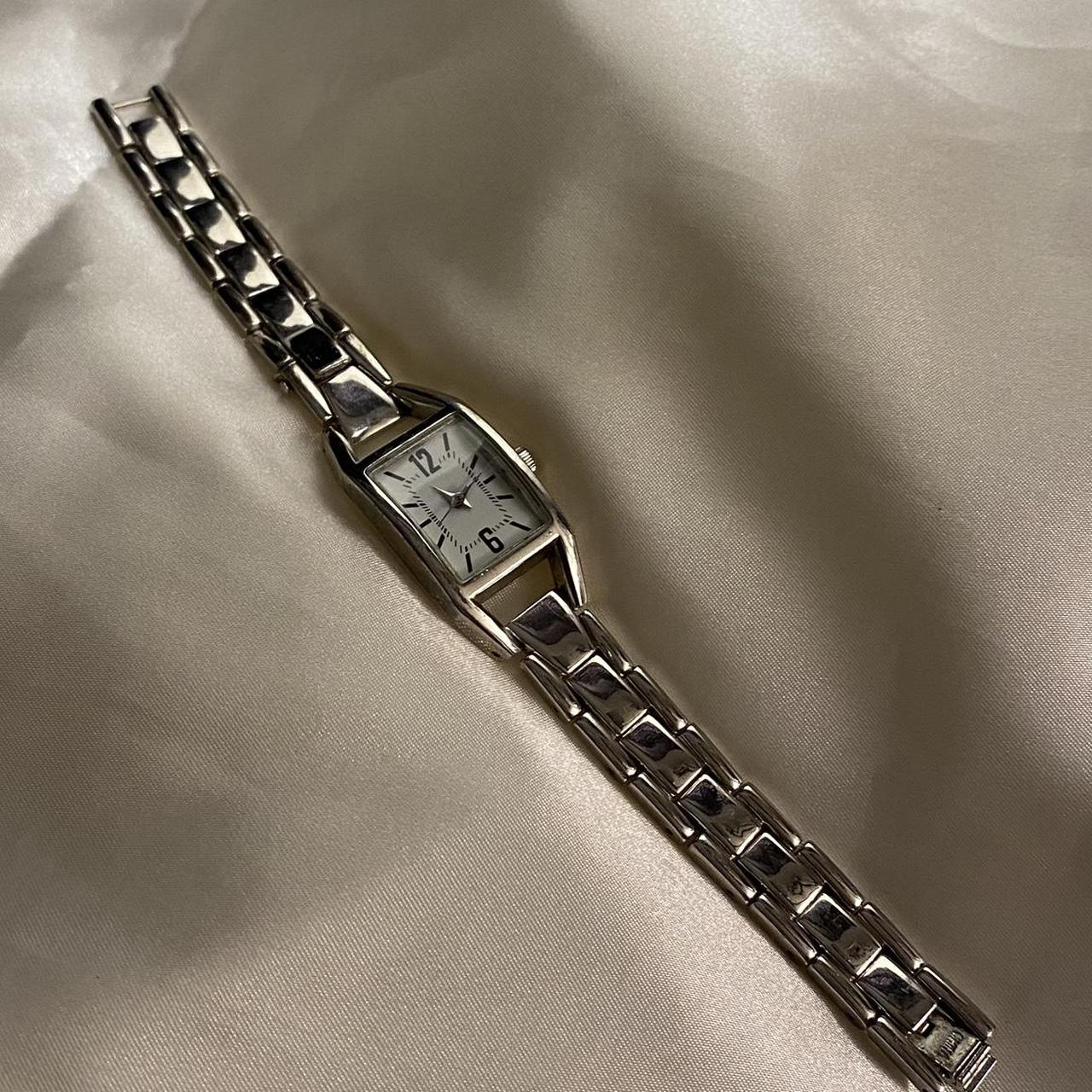 Beautiful Analogue Silver Tone Watch . Works... - Depop