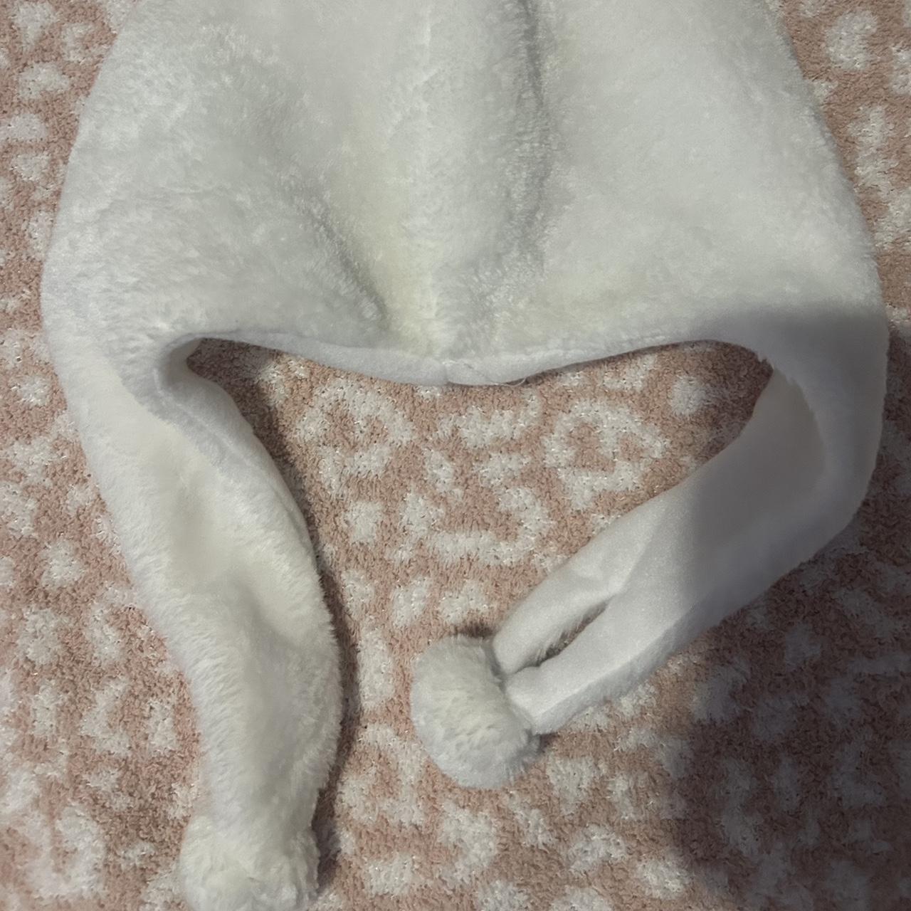 Cute Hello kitty fur hat ˃̵ᴗ˂̵ No paypal/ no flaws... - Depop