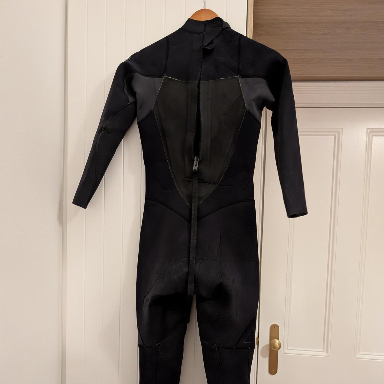 Roxy 3:2 long wetsuit, back zip. Repop, have worn... - Depop