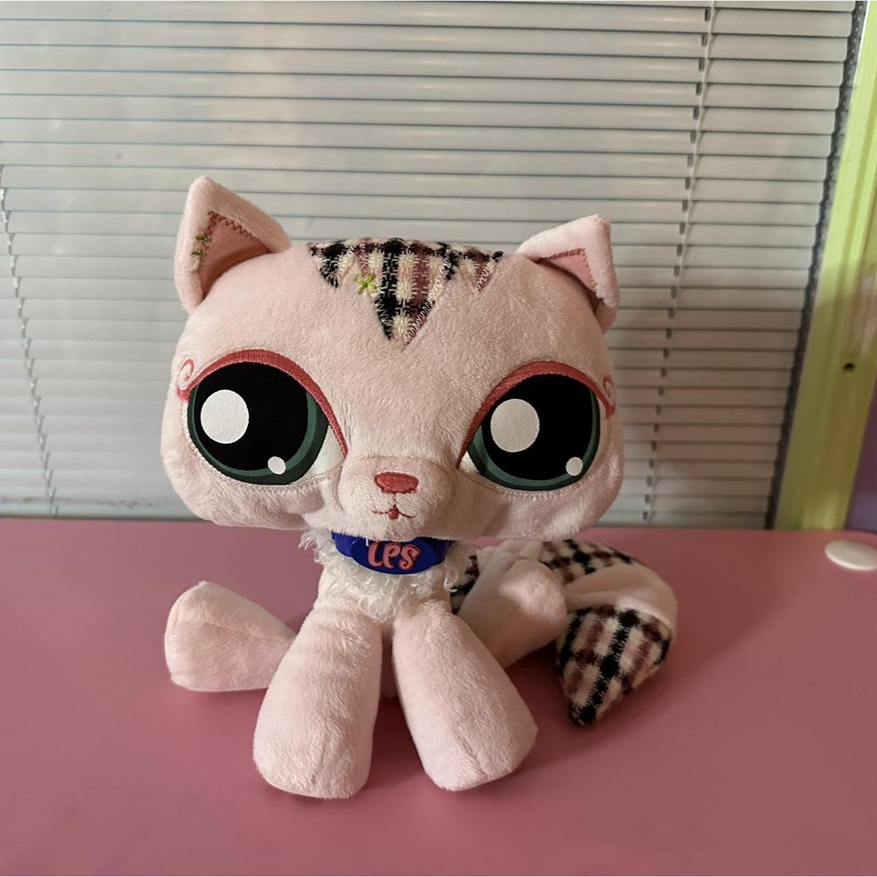 littlest pet shop cat plushie -smoke free home... - Depop