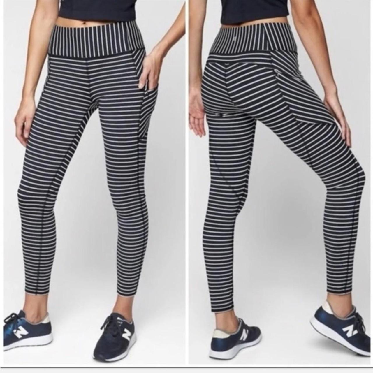 Athleta Women's Navy and White Leggings | Depop