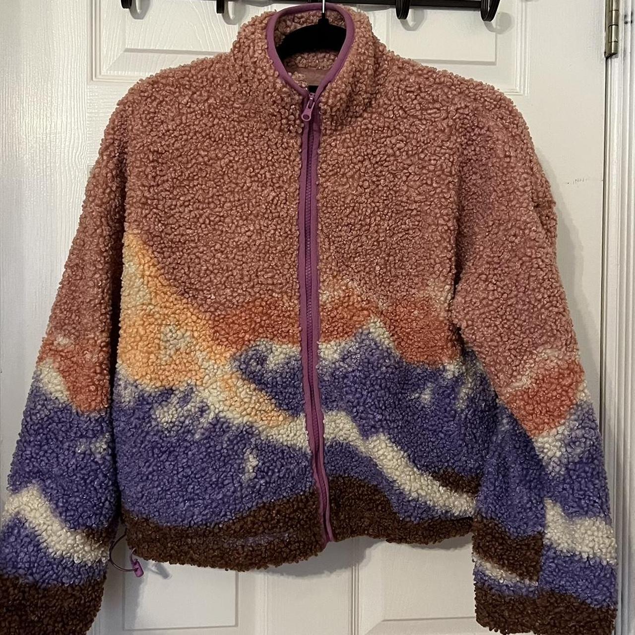 Cropped fleece Depicts a mountain scape - Depop