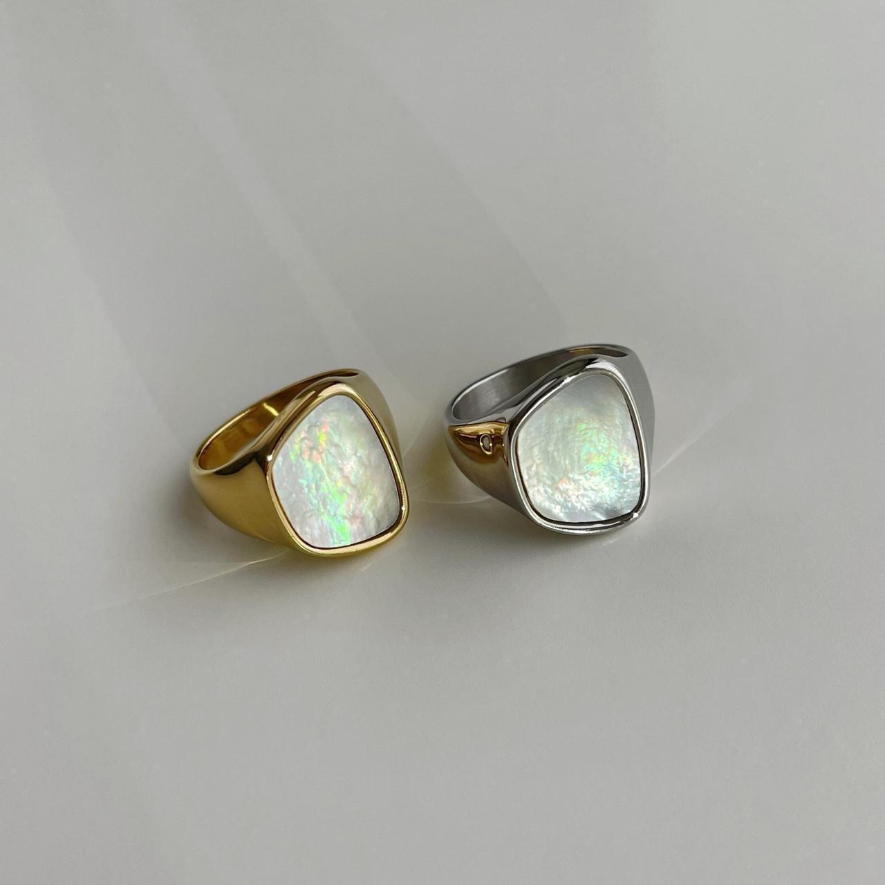 “Chunky asymmetrical pearl ring” 100% water... - Depop