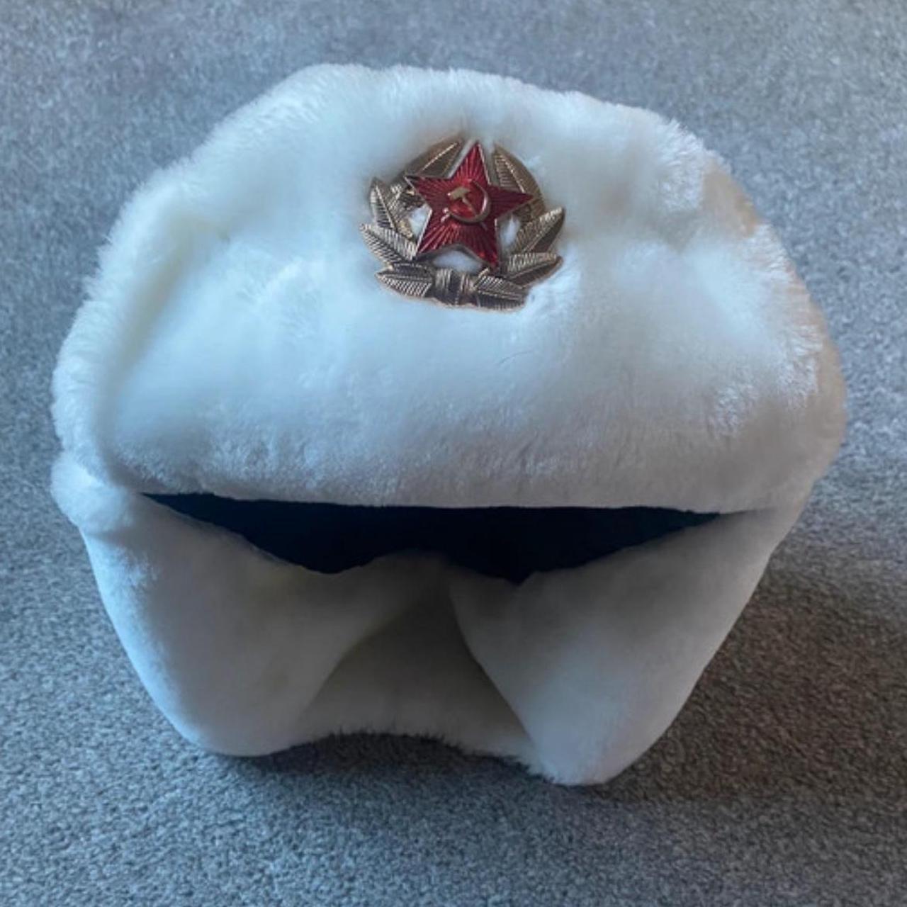 White Ushanka hat Only worn once- in great condition... - Depop