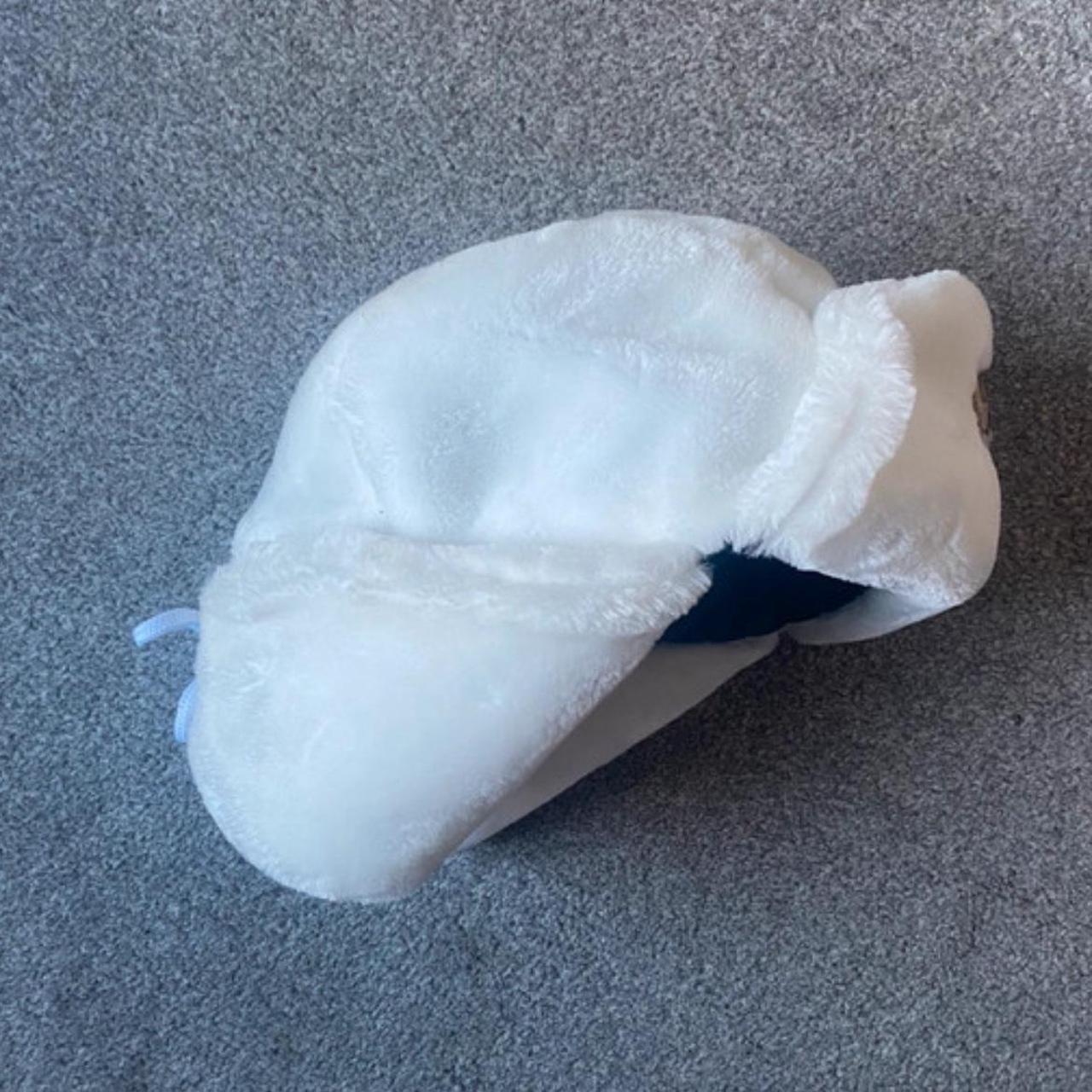 White Ushanka hat Only worn once- in great condition... - Depop