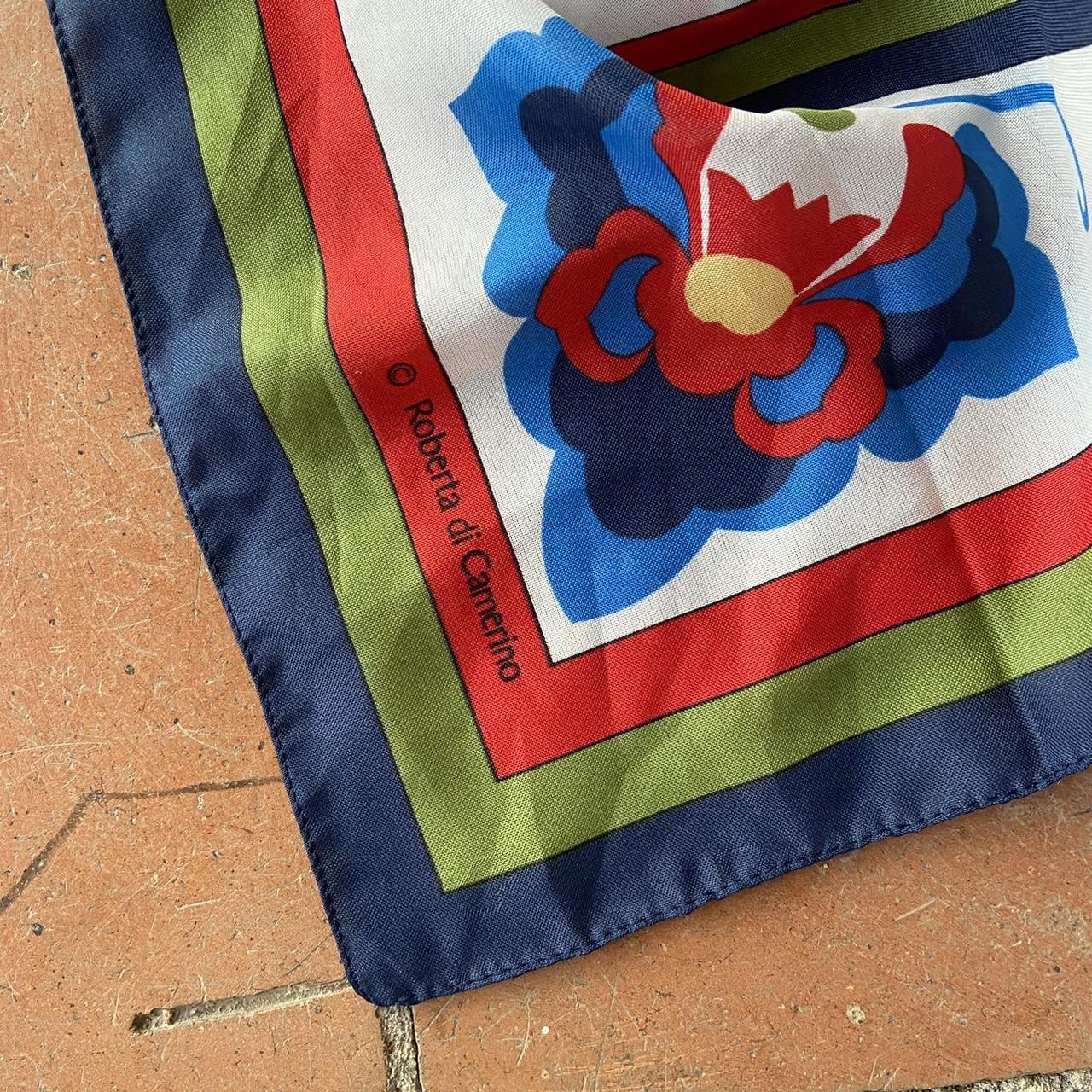 Foulard 50x50 cm Roberta di Camerino. Motivo... - Depop