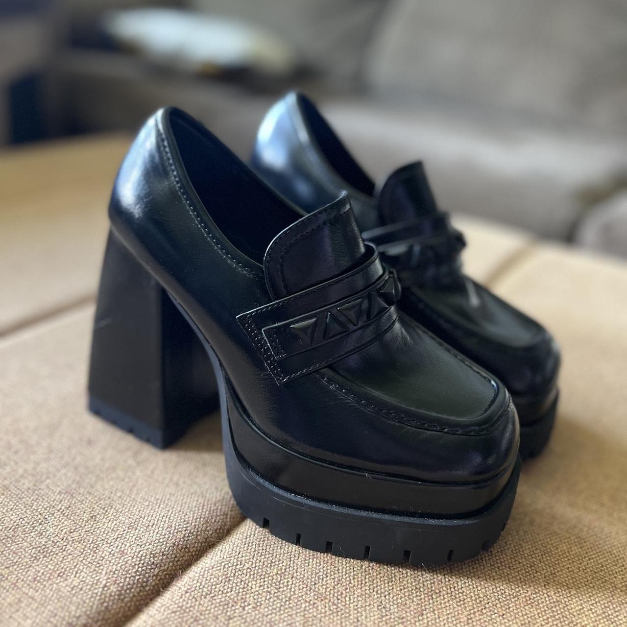 Black chunky loafers - perfect for a grunge, goth,... - Depop