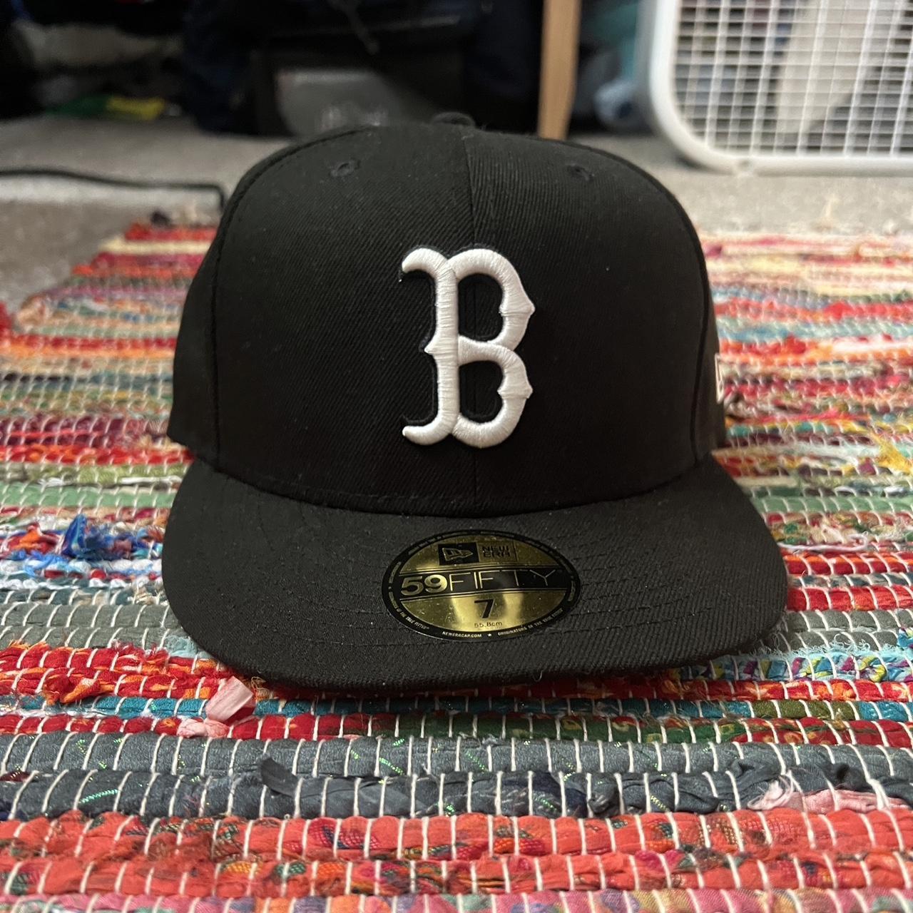 Black fitted cap Size 7 - Depop