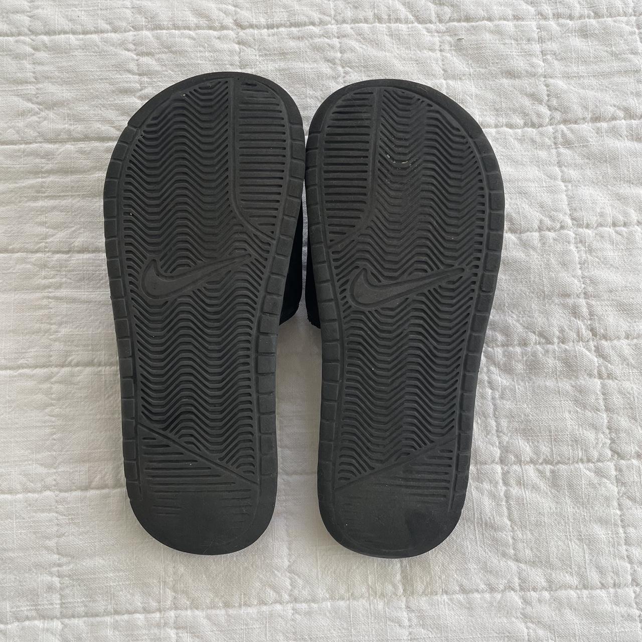 black kids nike slides boys size 7 - Depop