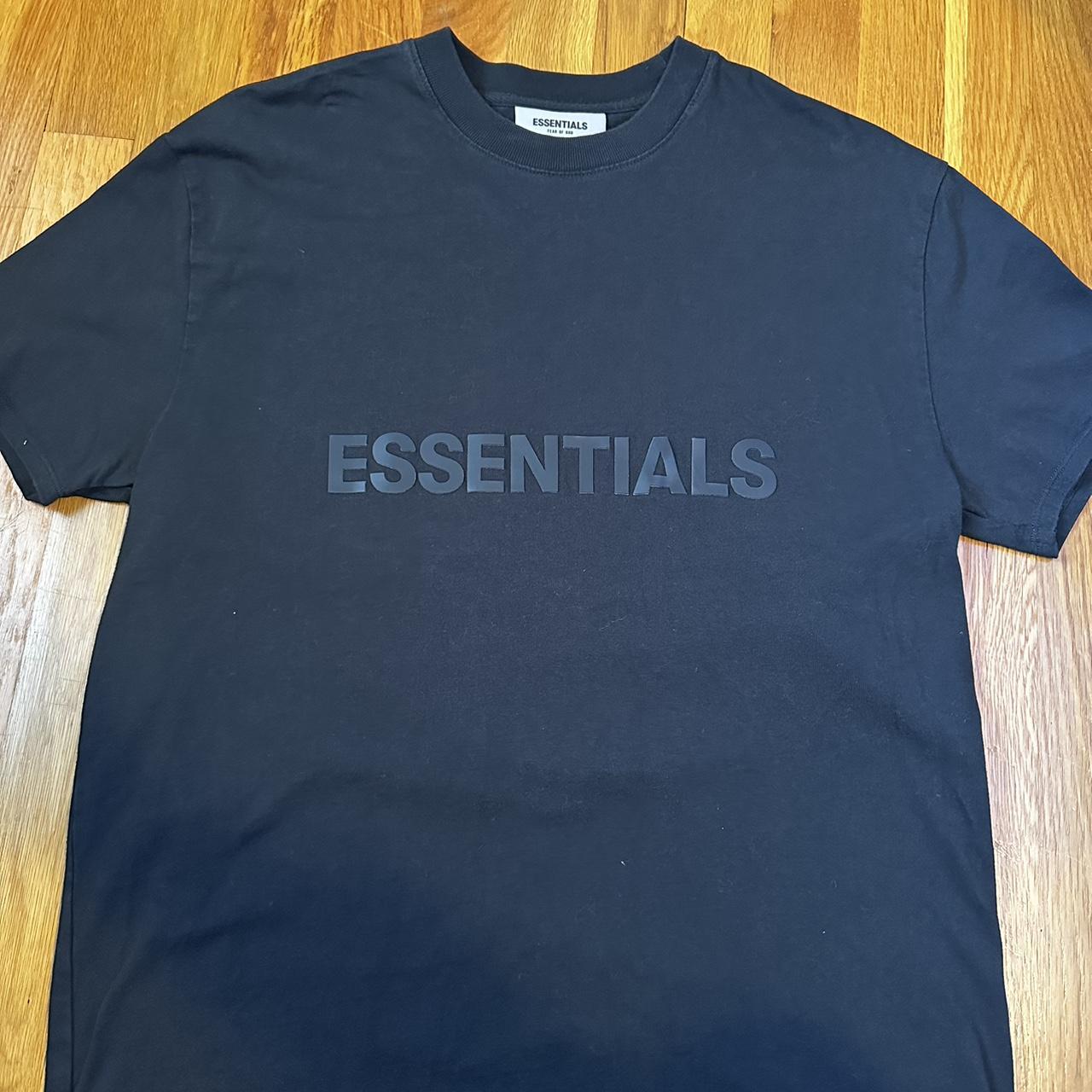 ESSENTIALS fear of god T-Shirt size xs ... - Depop