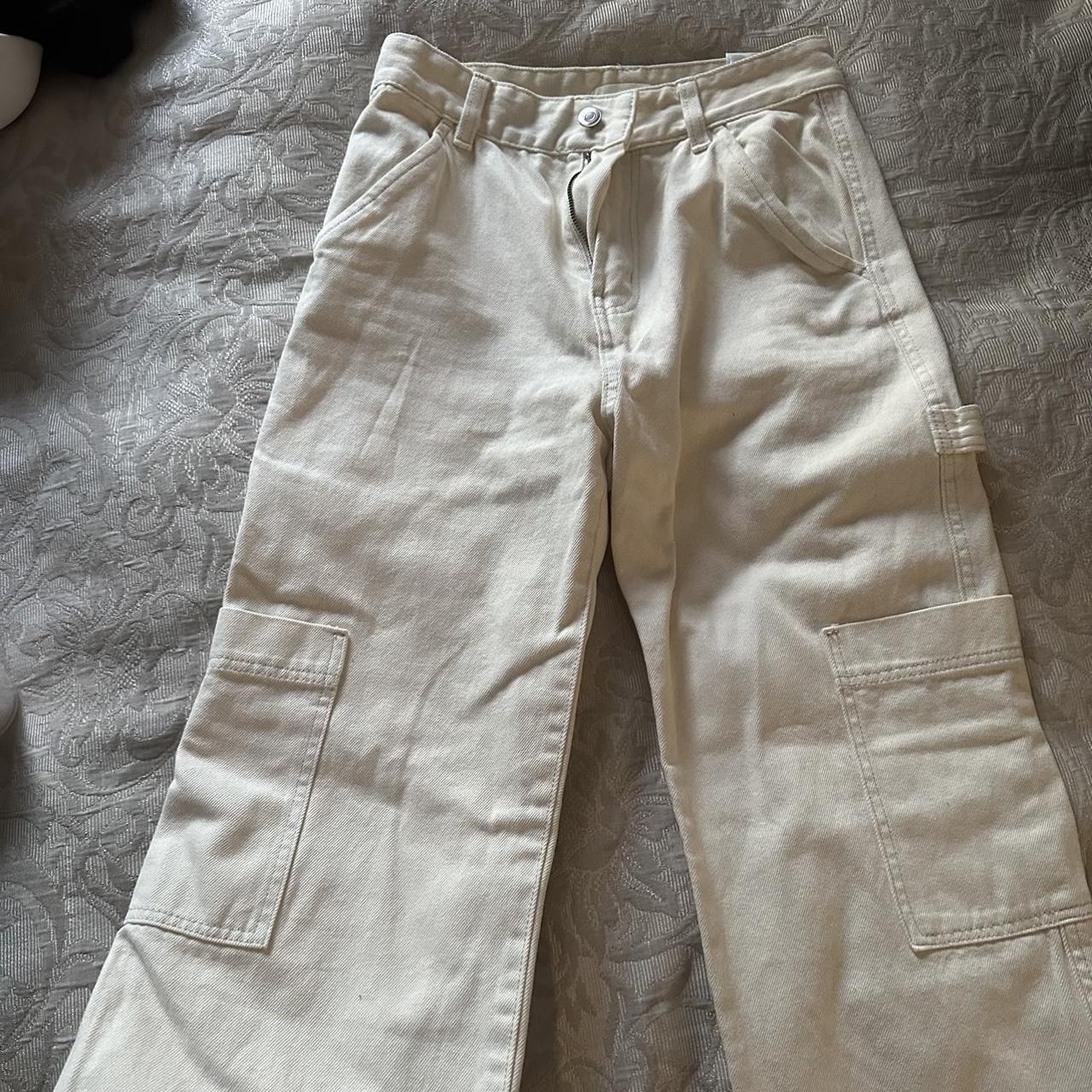 HM cream color cargo pants Size 4 So flattering on... - Depop
