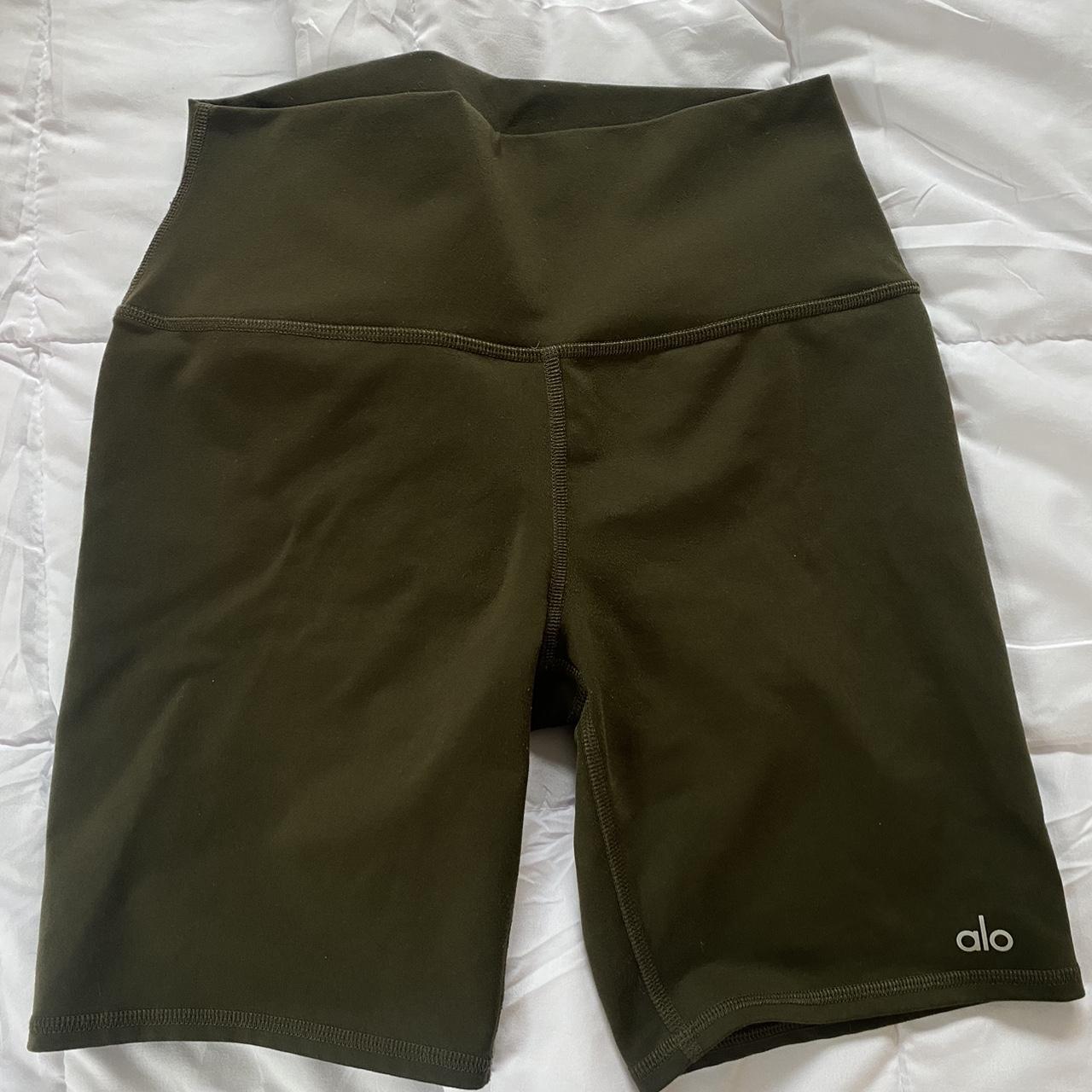 Alo Yoga Green Airbrush Shorts 7" #athleisure #set #alo - Depop