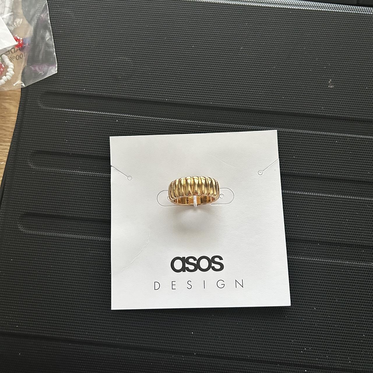 Asos ring in ribbed texture in gold tone - Depop
