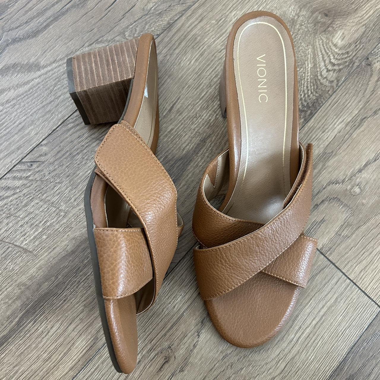 Vionic chunky heel sandal. Like new! - Depop