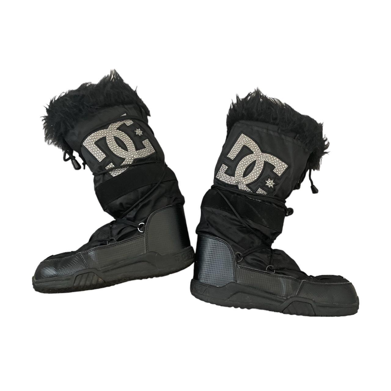 woman’s dc snow boots size 8 has signs of wear, both... - Depop
