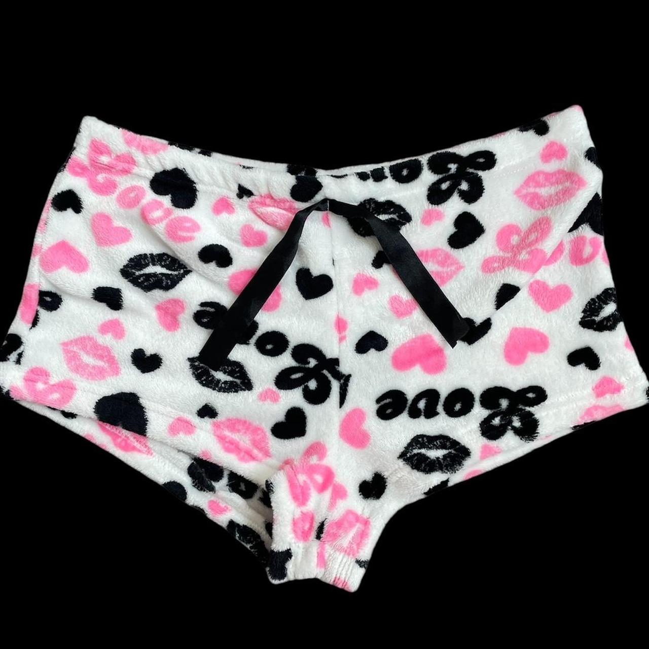 y2k pajama shorts marked xl better fit for M/L... - Depop