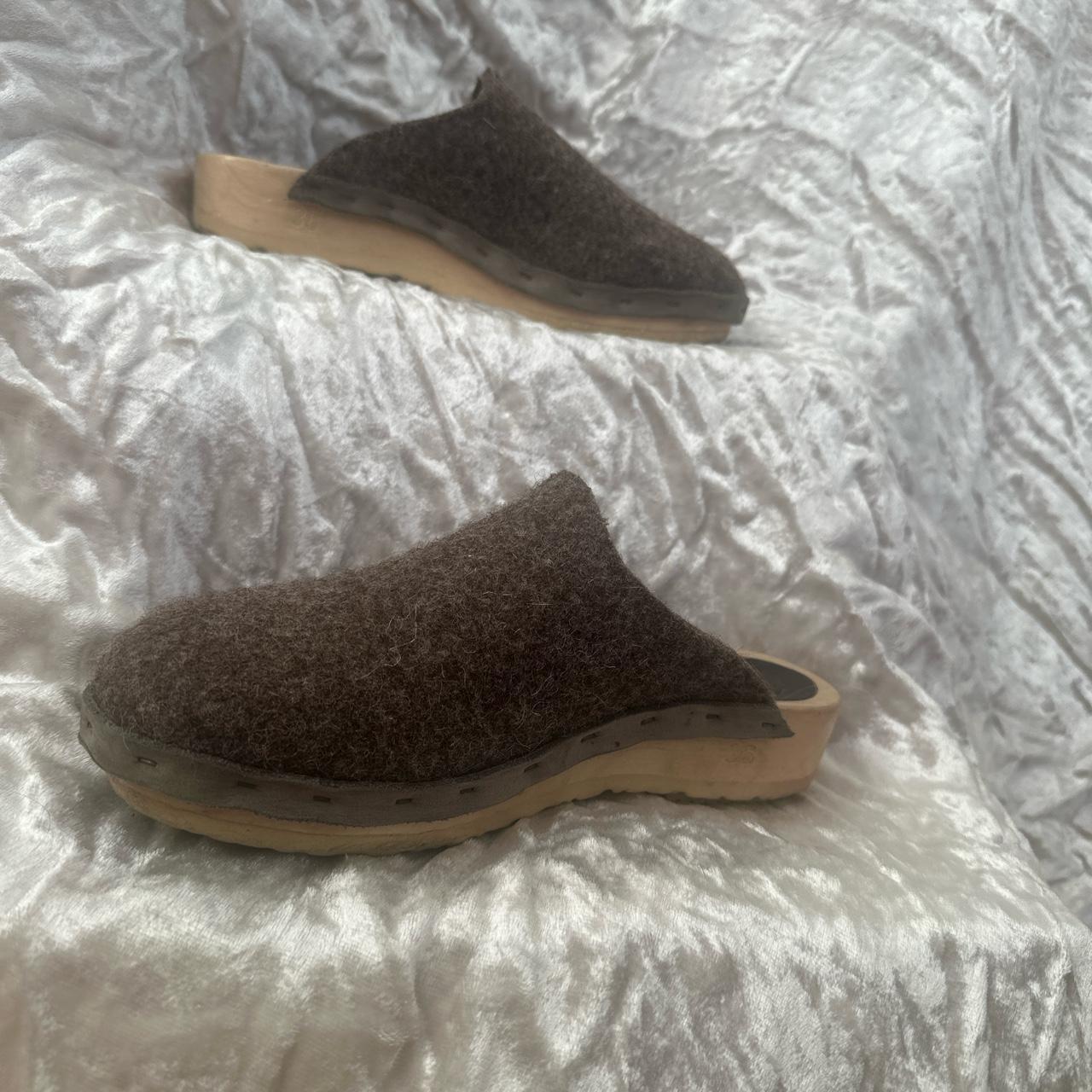 No. 6 contour clog on flat base in bark felt... - Depop