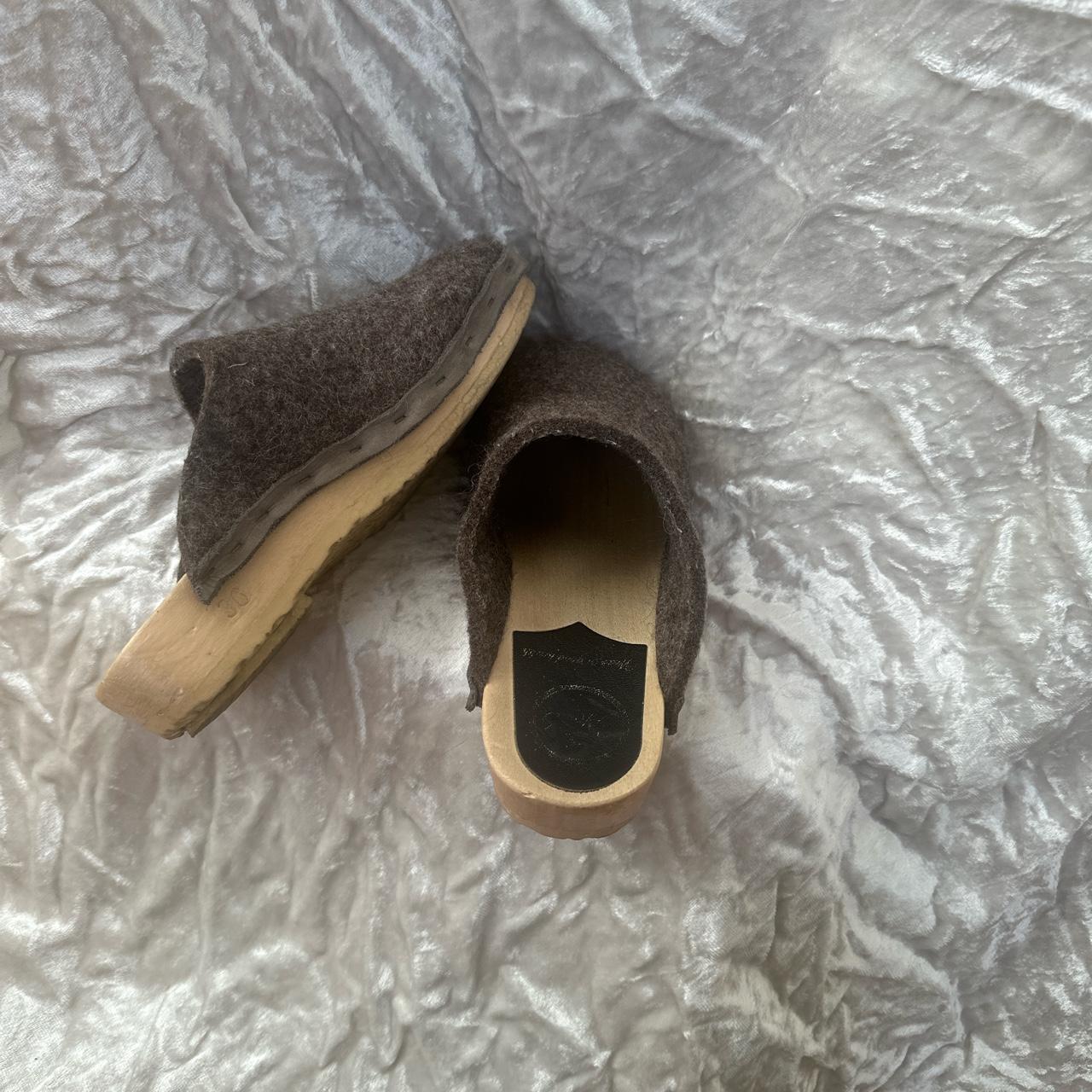 No. 6 contour clog on flat base in bark felt... - Depop