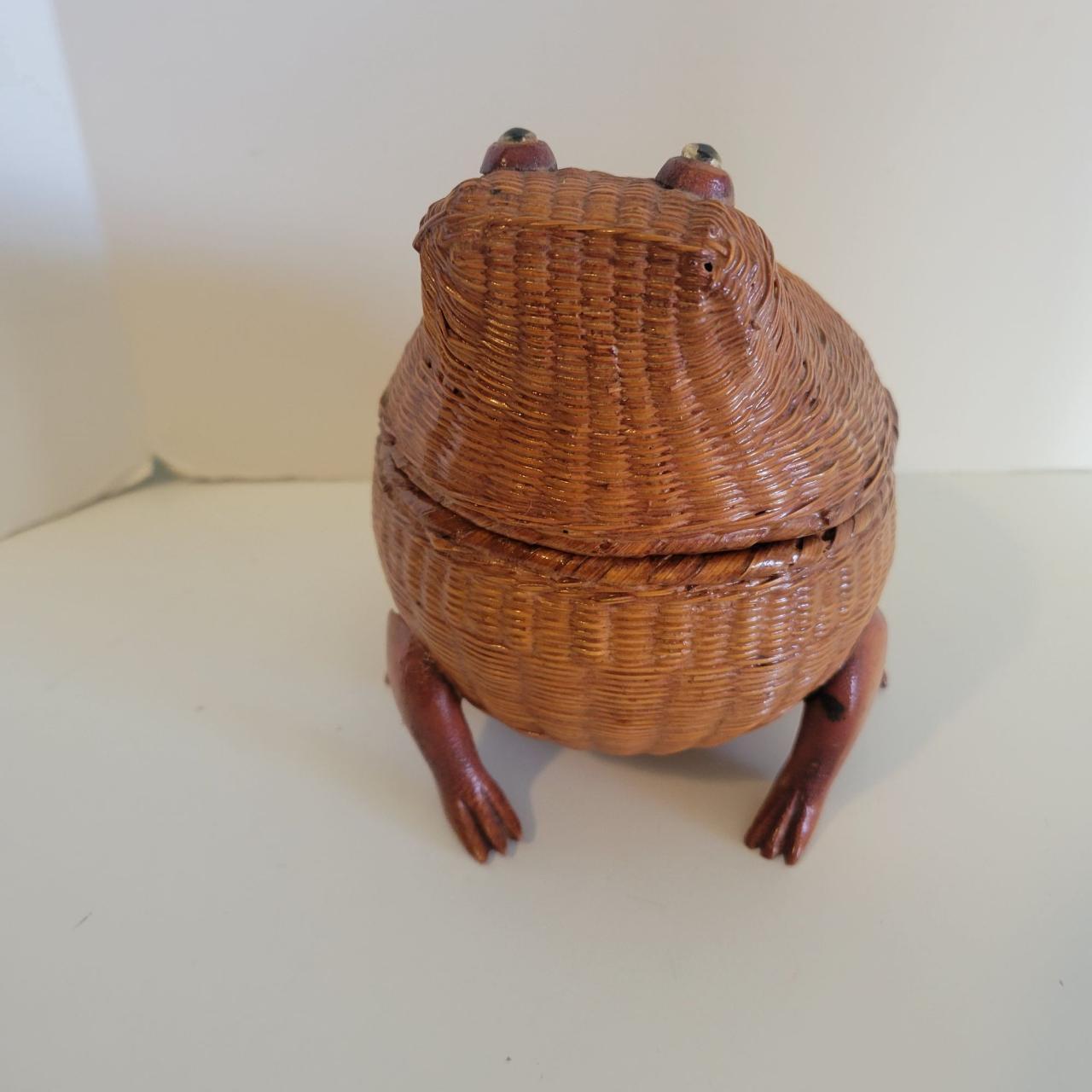Vintage Small Chinese Woven Frog Basket with Lid... - Depop