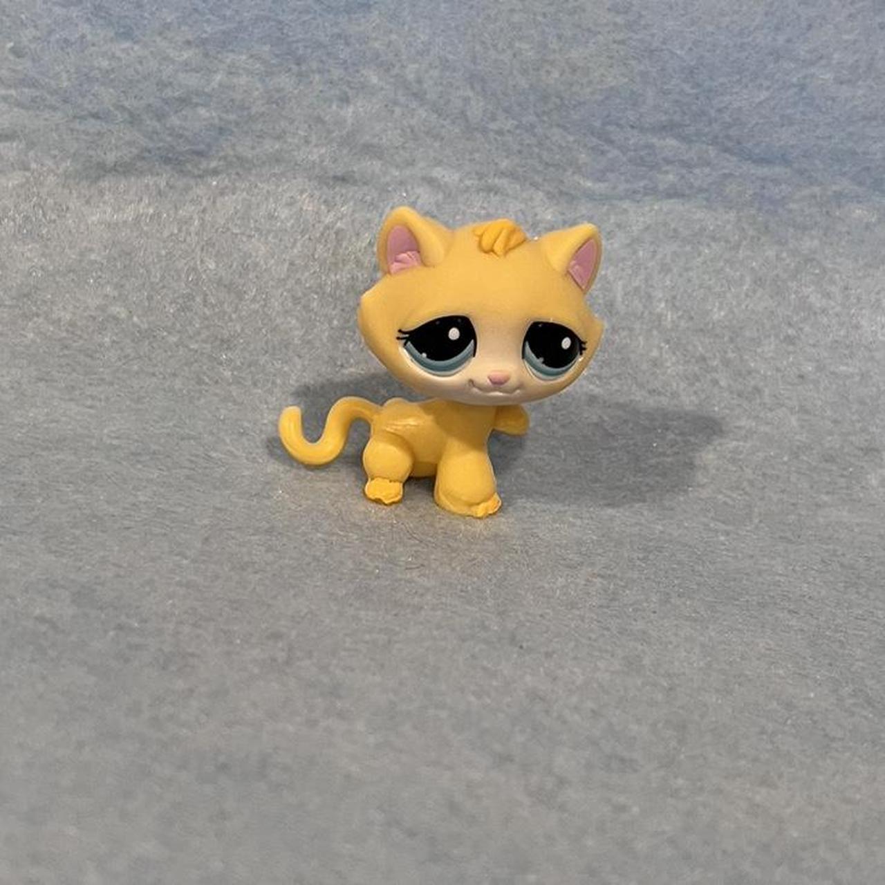 Authentic LPS #1035 Sitting Tabby Generation 3... | Depop