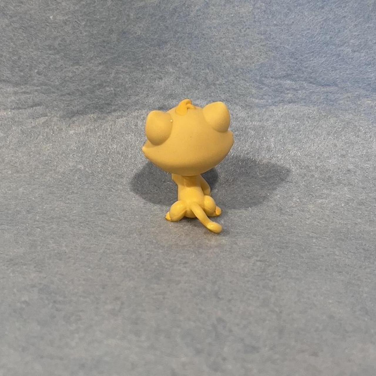 Authentic LPS #1035 Sitting Tabby Generation 3... | Depop