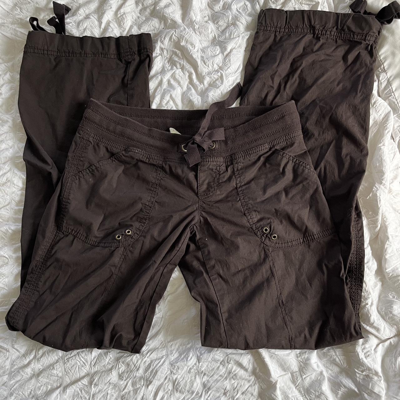 Vintage 2000s low rise brown cargo pants w/ elastic... | Depop