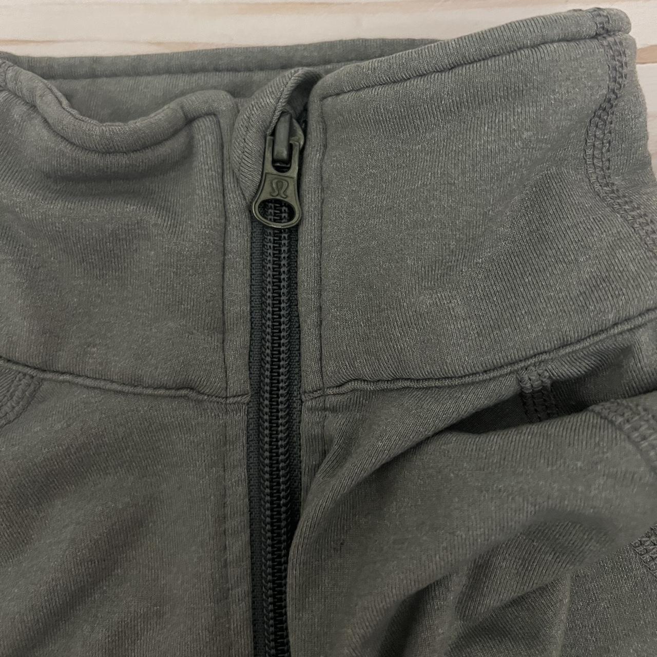 GRAY LULULEMON RUNNING JACKET || OLDER STYLE NO... - Depop