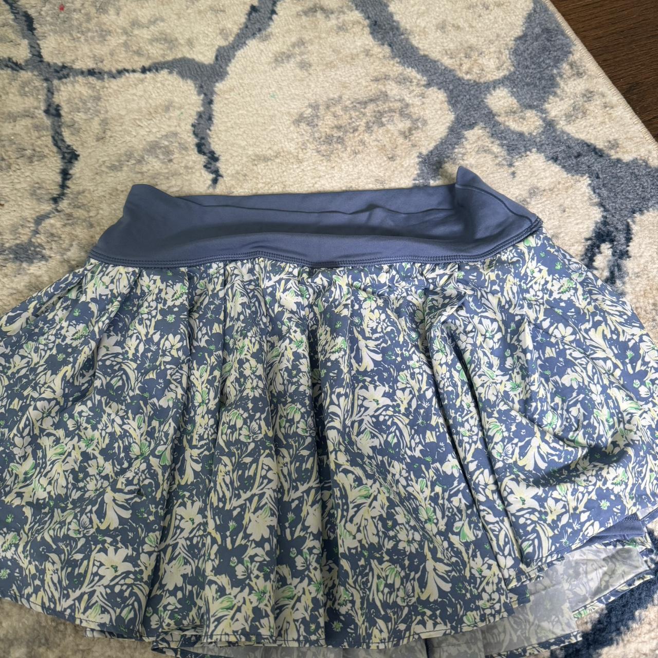 Offline Blue and white floral workout/tennis skirt - Depop