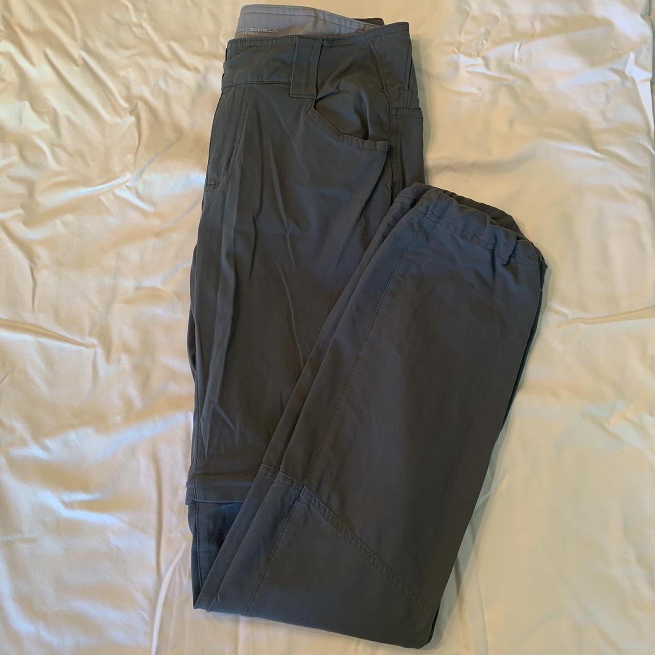 Columbia Nylon Athletic Cargo Pants Size 4 (Has... - Depop