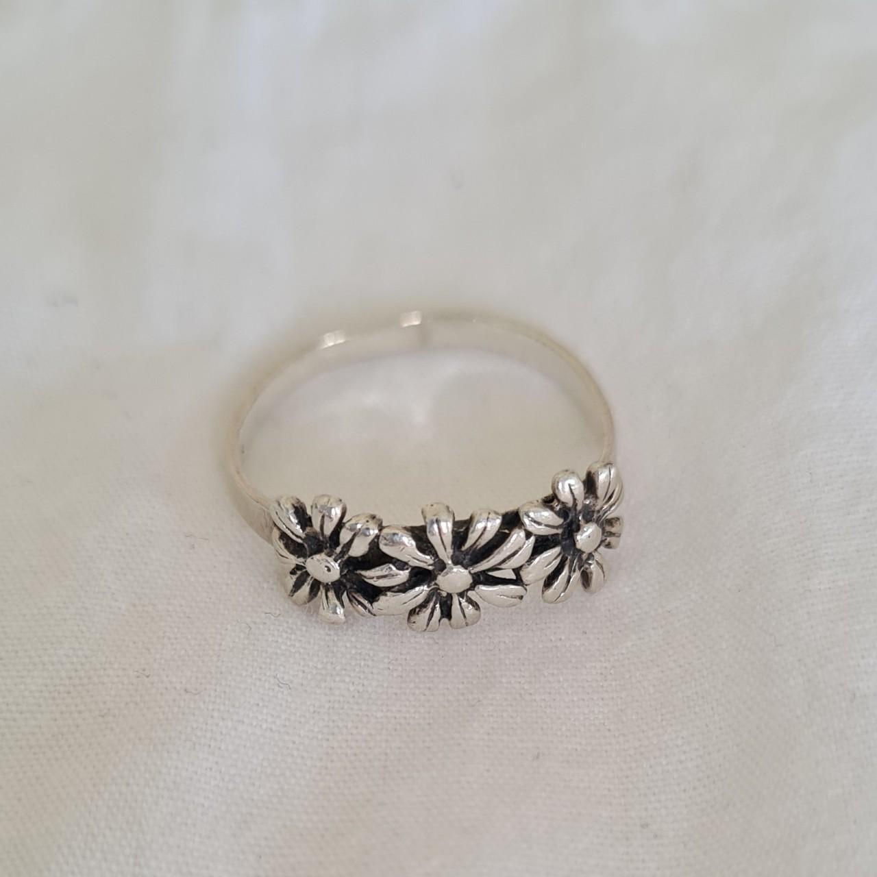 Sterling Silver Daisy Ring ☆ Genuine silver ring ☆... - Depop