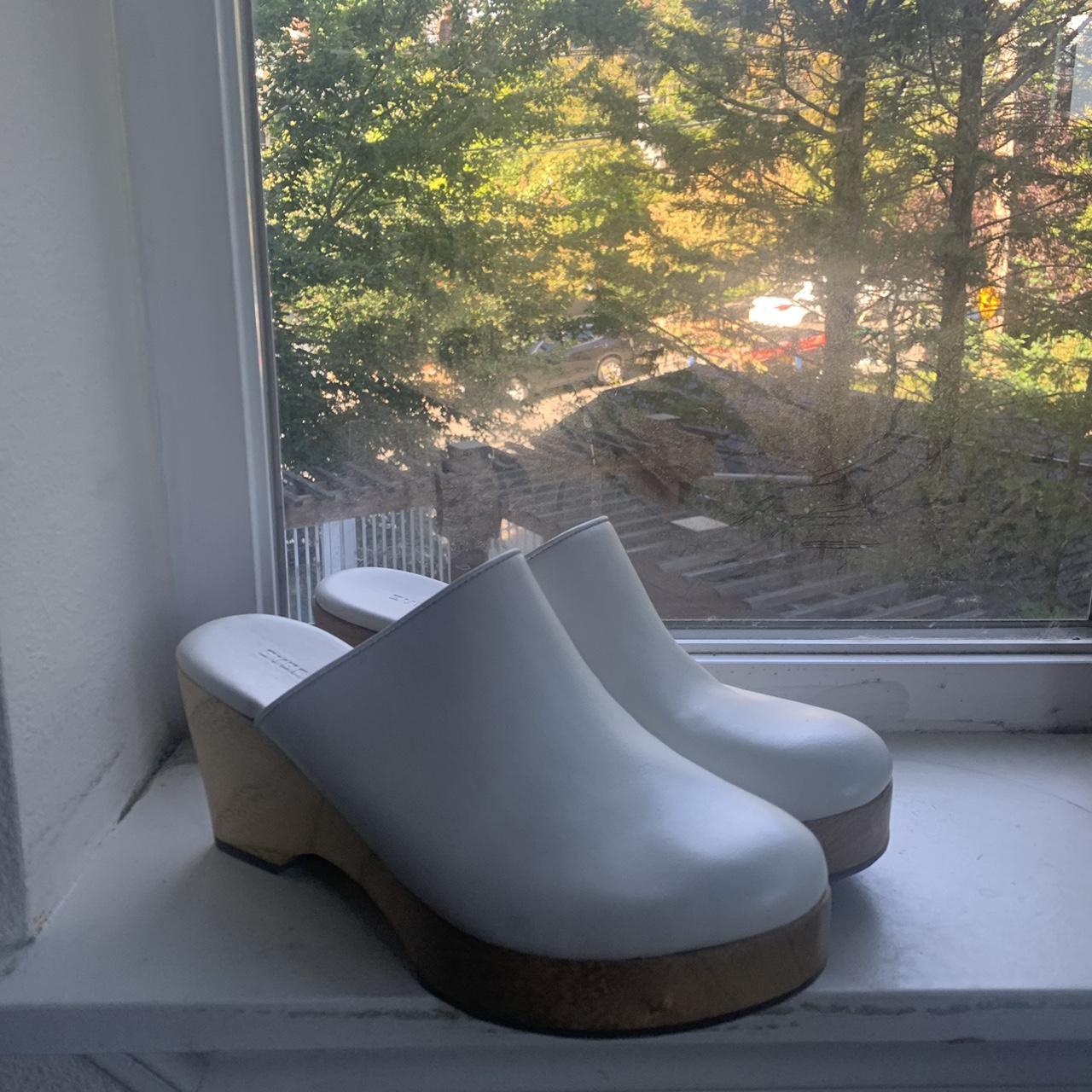 The cutest clogs from Everlane! Size 8.5 Maybe worn... - Depop
