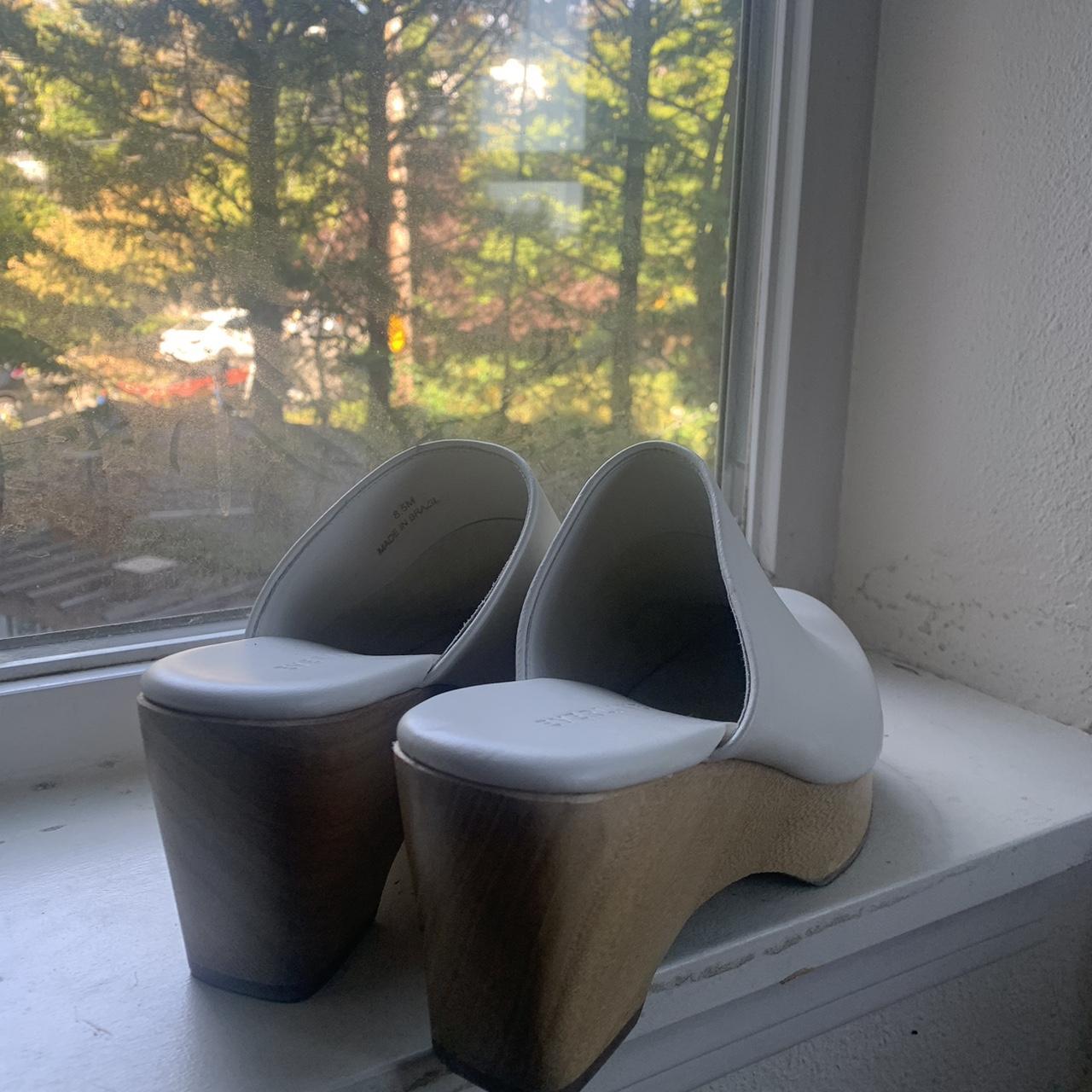 The cutest clogs from Everlane! Size 8.5 Maybe worn... - Depop