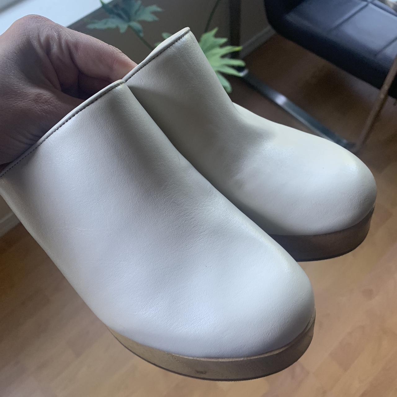 The cutest clogs from Everlane! Size 8.5 Maybe worn... - Depop