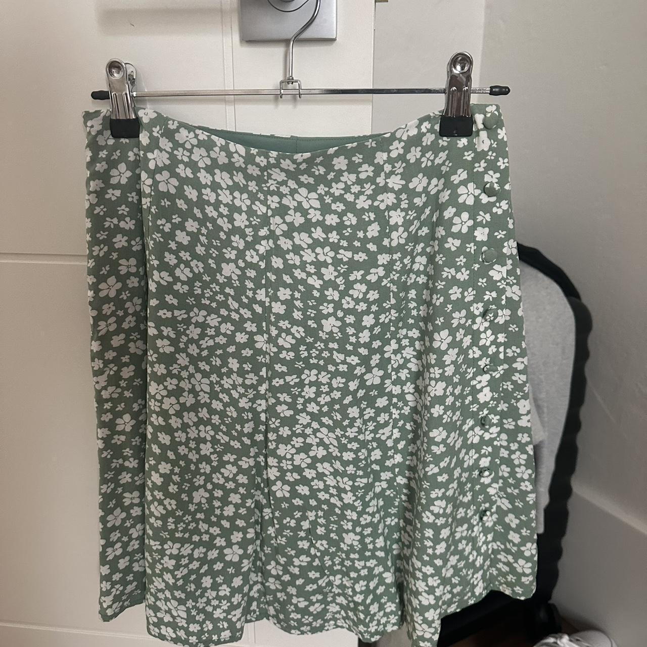 dotti size 6 green floral skirt - Depop