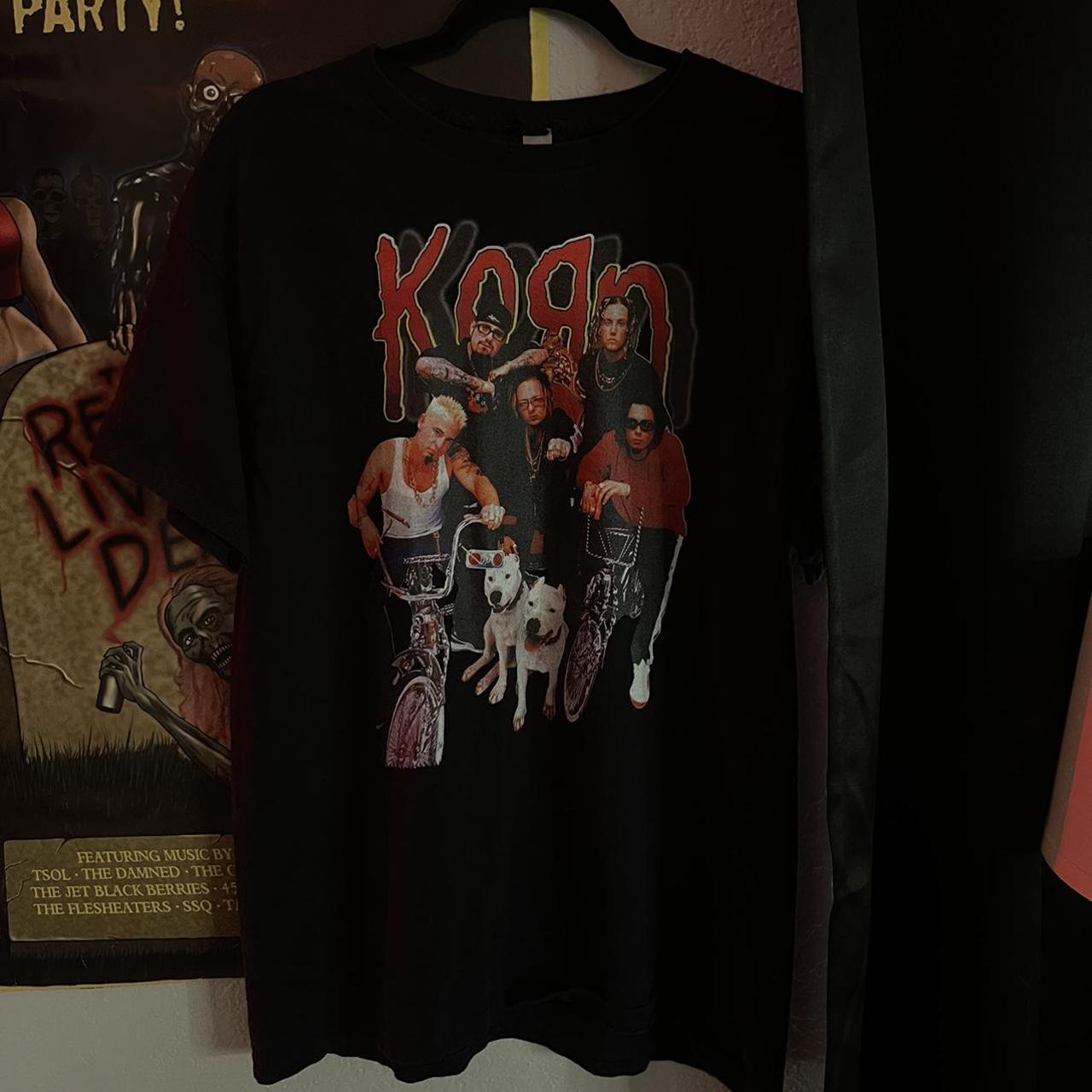 KORN MEDIUM GRAPHIC TEE (says large but fits more on... - Depop