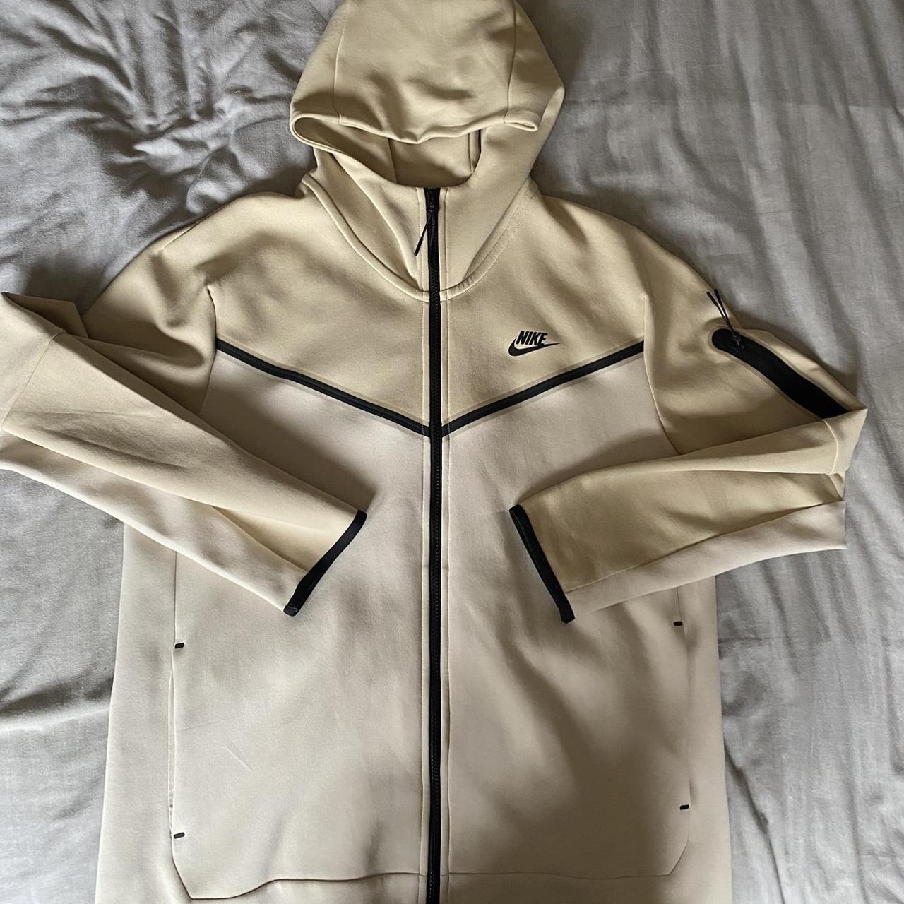 Nike tech fleece Great condition barely worn Size L - Depop